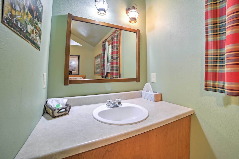 Cozy Branson Cabin Near Table Rock Lake! - Branson, MO