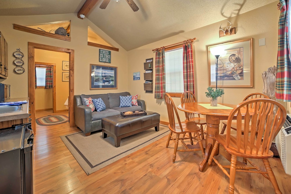 Near Shopping & Museums: Quiet Branson Cabin - Branson, MO