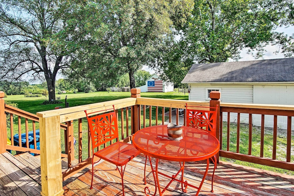 Remodeled Historic Farmhouse ~ 20 Mi To Kc! - Kansas City, MO