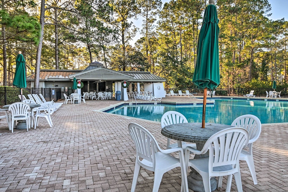 Resort Villa On Golf Course With Beach Access! - Pawleys Island, SC