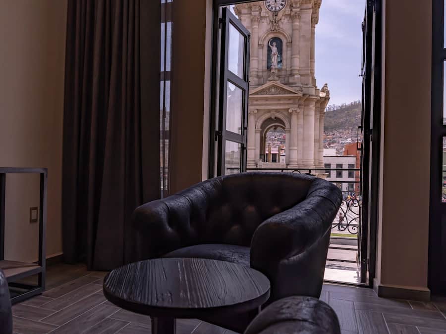 Suite de Luxo | Sala de estar | Smart TV de 43 polegadas com canais digitais, televisor