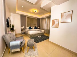 Quarto Executivo, 1 cama de casal | Cofre no quarto, com decoração personalizada 