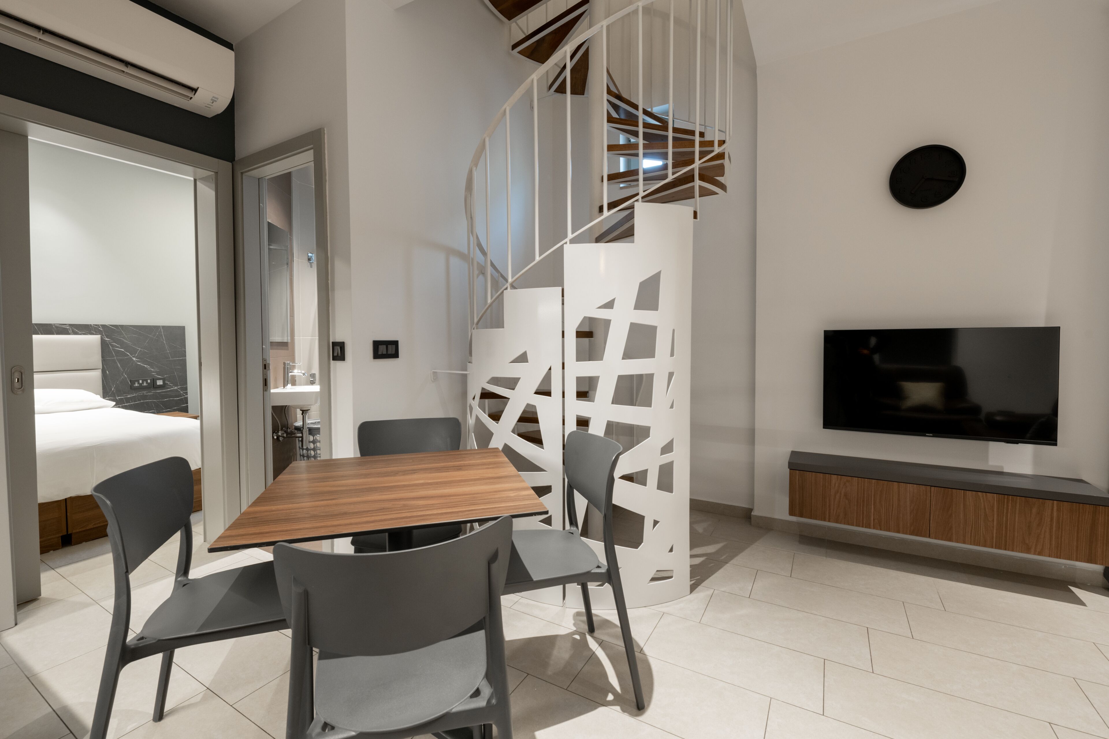 Penthouse Signature | Roupa hipoalergénica, cofre com capacidade para portátil 