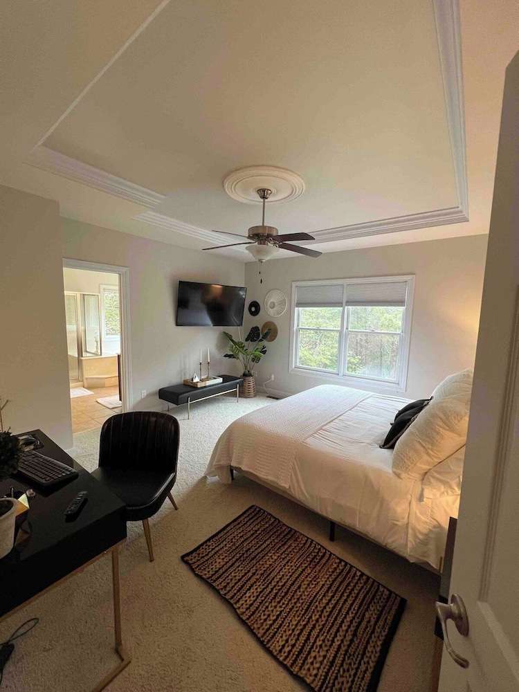 Luxury Meets Nature This Innsbrook Stunning Home - Innsbrook, MO