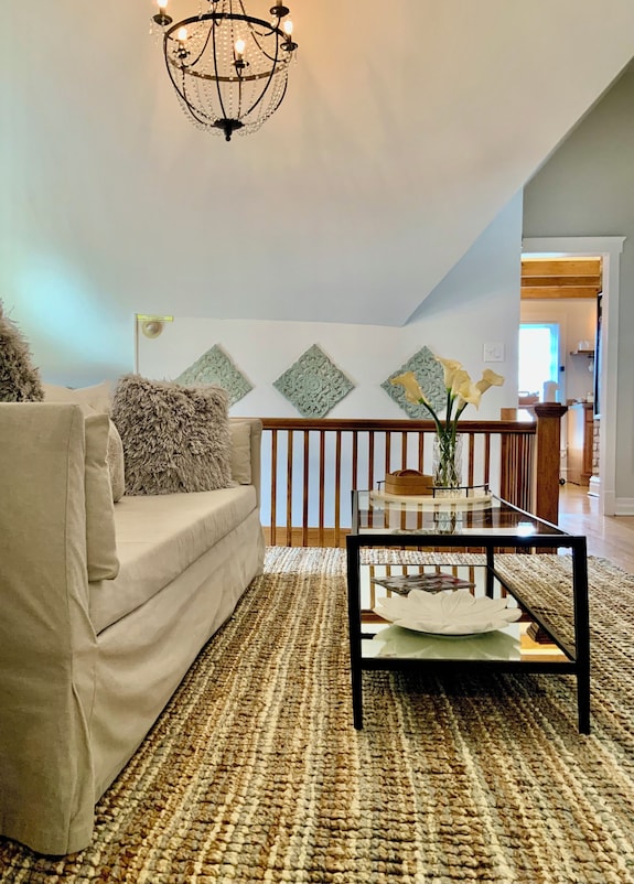 Chic Retreat, 2 Queen Beds, Free Parking, Walk To Train - Chicago