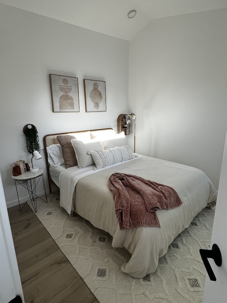 Abodu Modern Cottage 2bd With Hot Tub - Walkable To Greenlake - ショアライン, WA