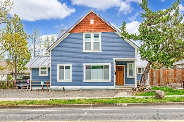 The Mountain Ave House By Wanderlodges - Ashland, OR