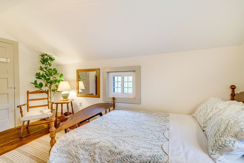 Hot Tub & Lake Access at Poconos Getaway! - Lake Ariel | Vrbo
