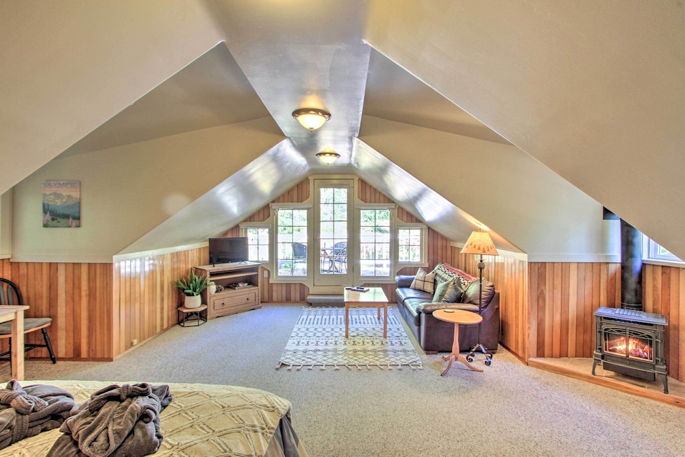 Owls Nest Studio W/ Hot Tub: Hike Nearby! - Ashford, WA