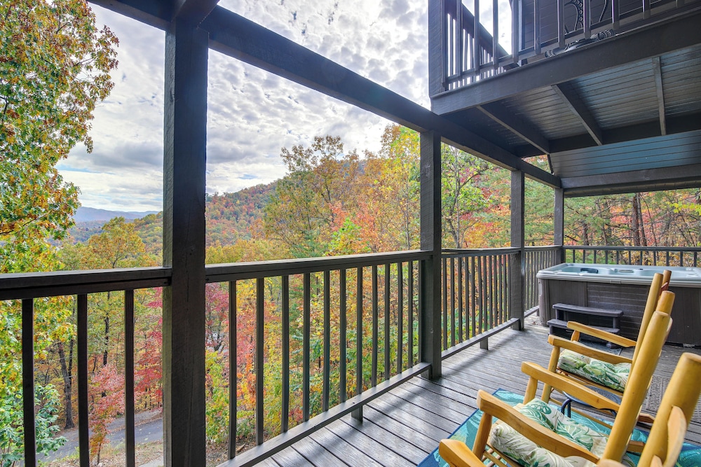Above & Beyond Pigeon Forge Cabin W/ Prime Views! - Wears Valley, TN