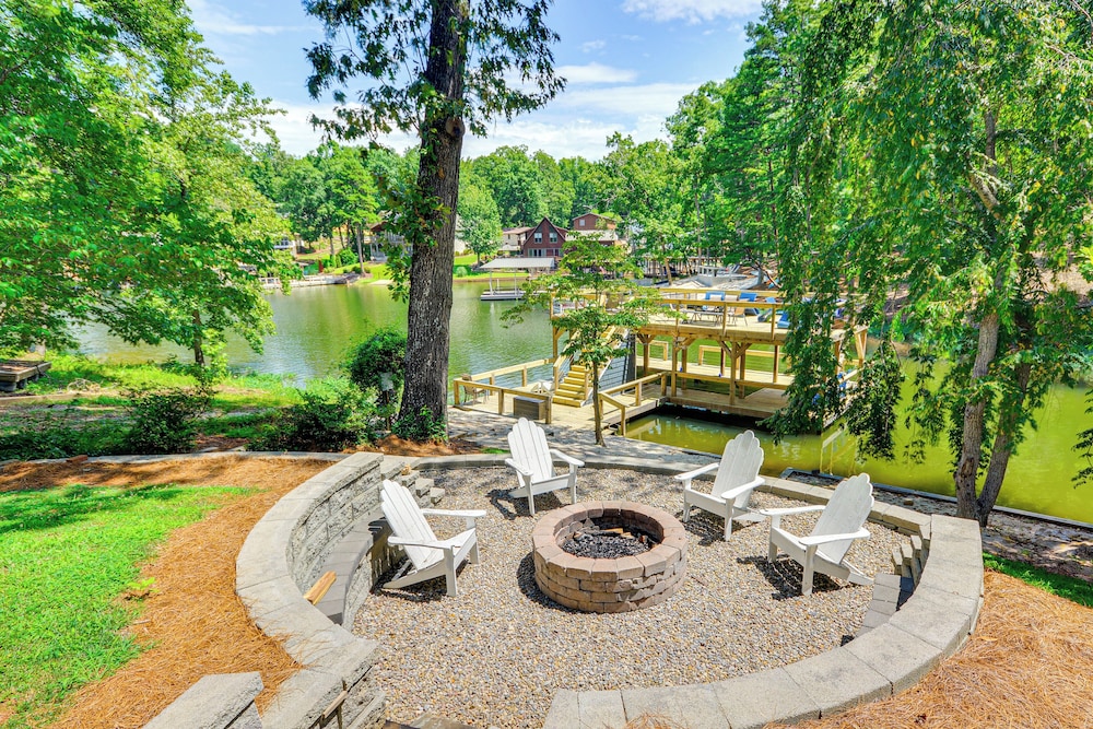 Dock & 2-story Boat Slip: Badin Lake Cabin - Lake Tillery, NC