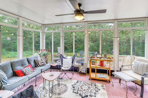 Sunroom & Yard: Charming Hot Springs Home! - Arkansas