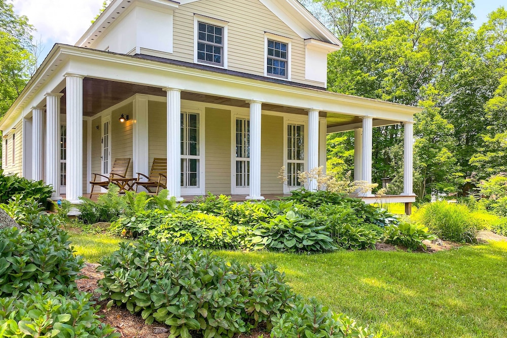 Charming Sharon Dwelling W/ Deck & Fire Pit! - Kent, CT