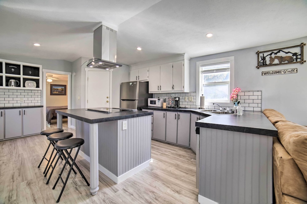 Cozy Ashton Abode W/ Yard - Near Park & Pool! - Ashton, ID