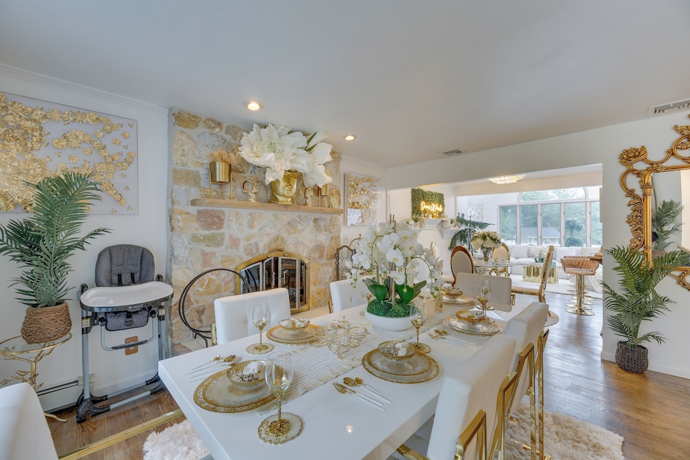 'Dreams Of Paradise' Luxury Home W/ Pool! - Long Island, NY