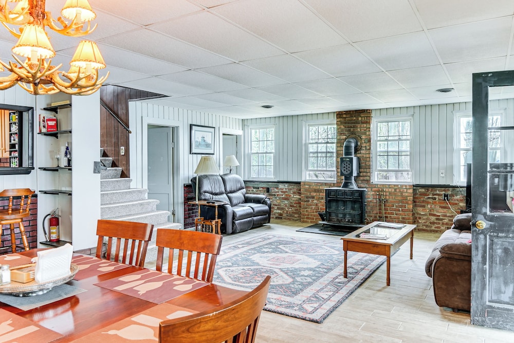 Cozy Home W/ Yard: Steps To Mississippi River - Goose Lake, IA