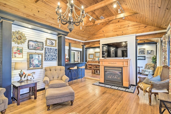 Eclectic 'Osage Cottage' In Historic District - Eureka Springs, AR