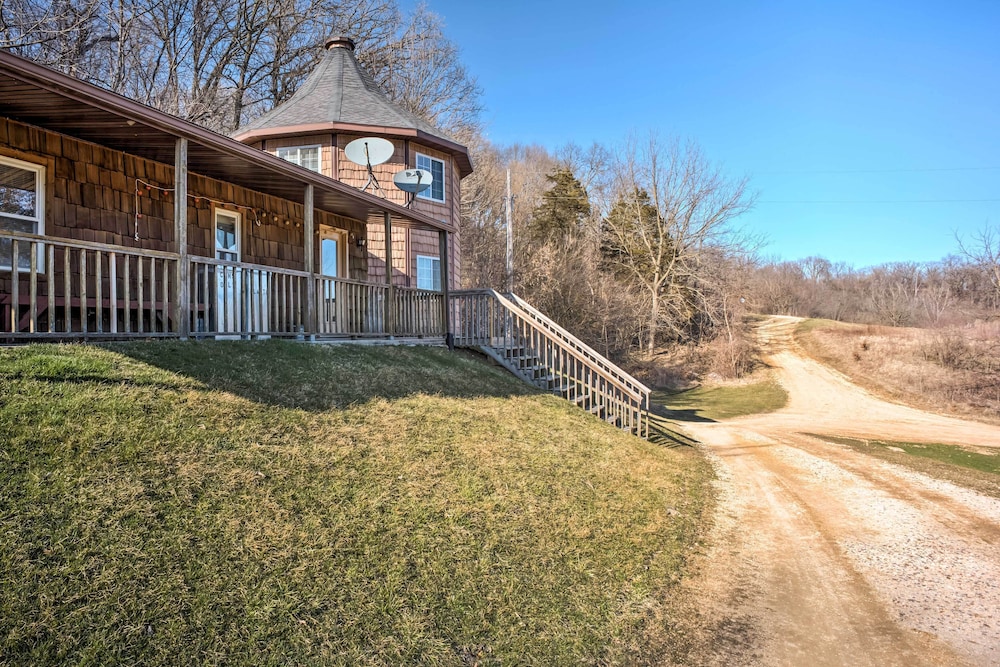 Rustic Iowa Cabin: 10 Mi To Maquoketa Caves - Goose Lake, IA