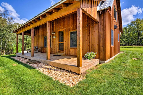 Greenfield Cabin W/ Screened-in Porch & Fire Pit! - Greenfield, MO