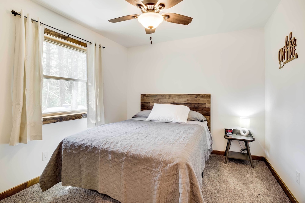 Near Memorial Park: Lake Arbutus Vacation Rental - Black River State Forest, Black River Falls