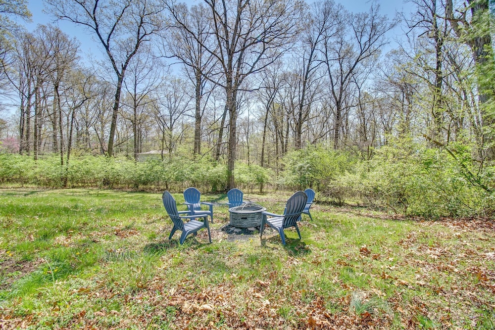 Homey Luray Cabin W/ Fire Pit & Deck! - Luray, VA
