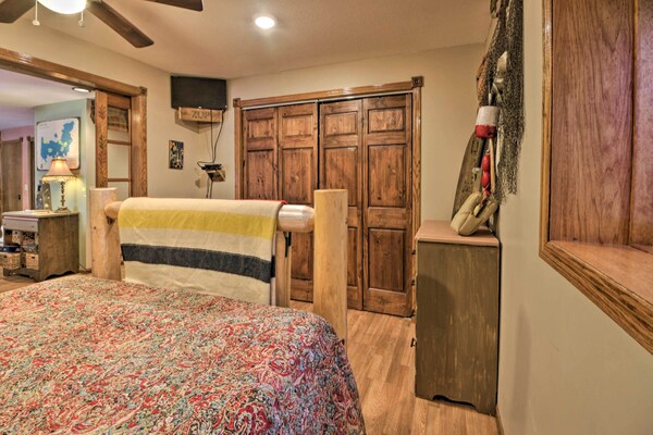 Lakefront Deer River Apt W/ Dock, Fire Pit & Patio - White Oak Casino