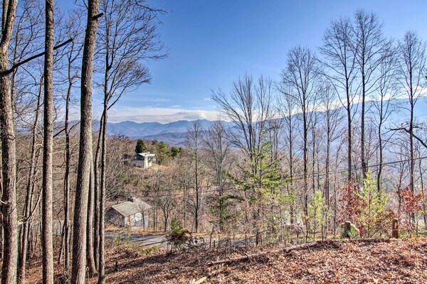 Panoramic-view Gatlinburg Cabin W/ Private Hot Tub - Gatlinburg, TN