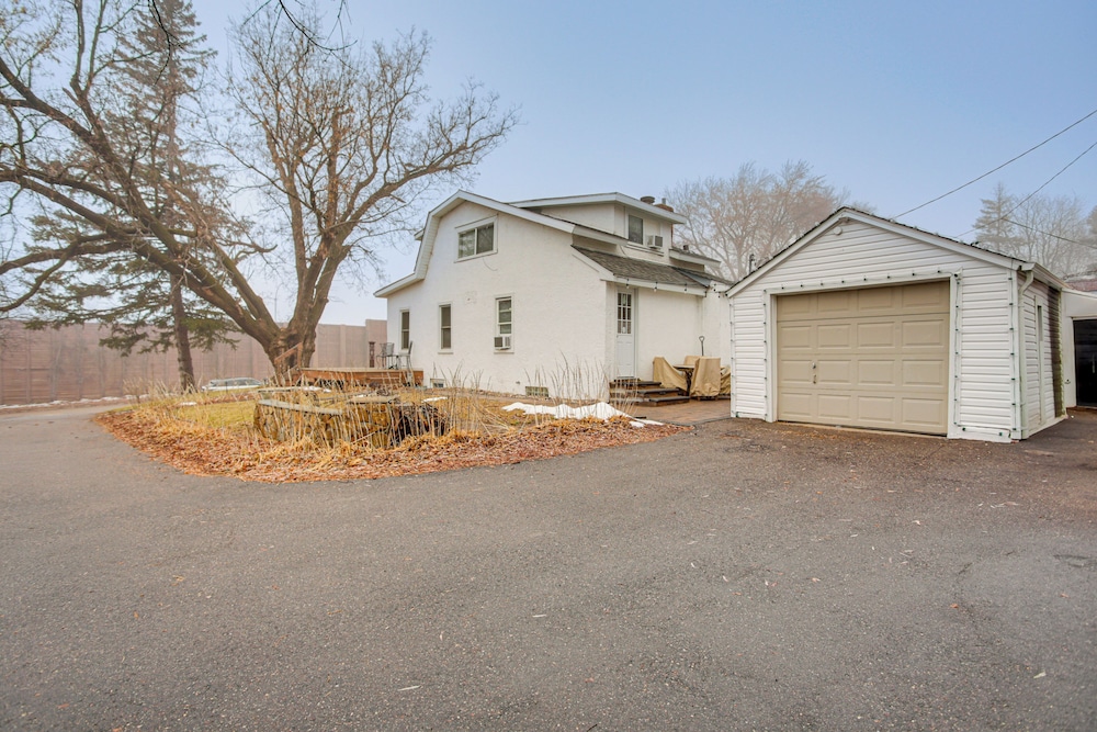 8 Mi To Downtown: Convenient Minneapolis Home - Eden Prairie, MN