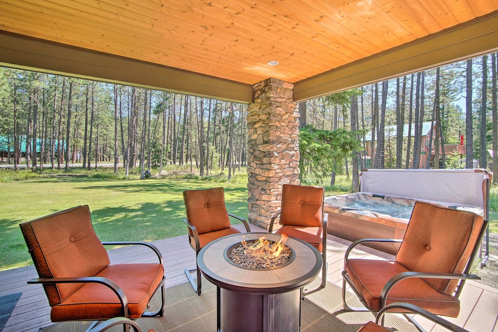 Modern-rustic Ronald Getaway: Hot Tub, Grill! - Roslyn, WA