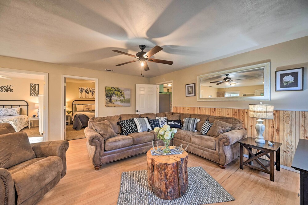 Pet-friendly 'Shady Oaks' Broken Bow Gem W/ Patio! - Broken Bow, OK