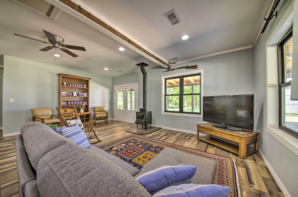 Peaceful Guest Home W/ Patio On 152-acre Farm - New Haven
