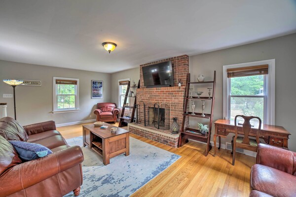 Pet-friendly Lake Getaway: 1 Block To Beach! - Gary, IN