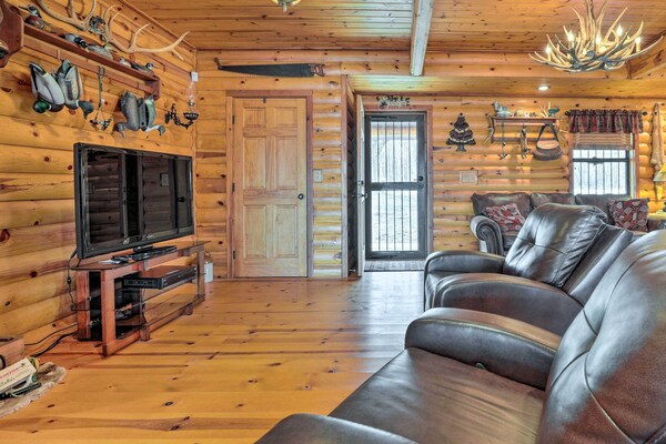 Rustic Cabin In Roaring River State Park! - Eureka Springs, AR
