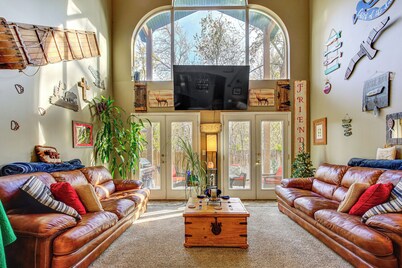 Secluded Home w/ Hot Tub & Mountain Views!