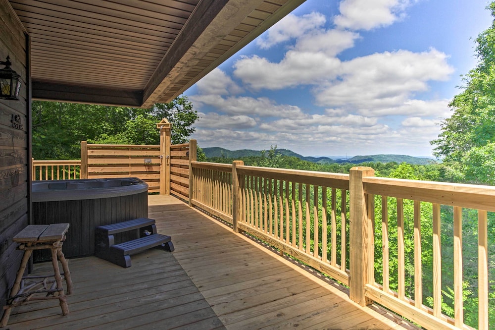 Sevierville Overlook Cabin: 9 Miles To Gatlinburg! - Gatlinburg, TN