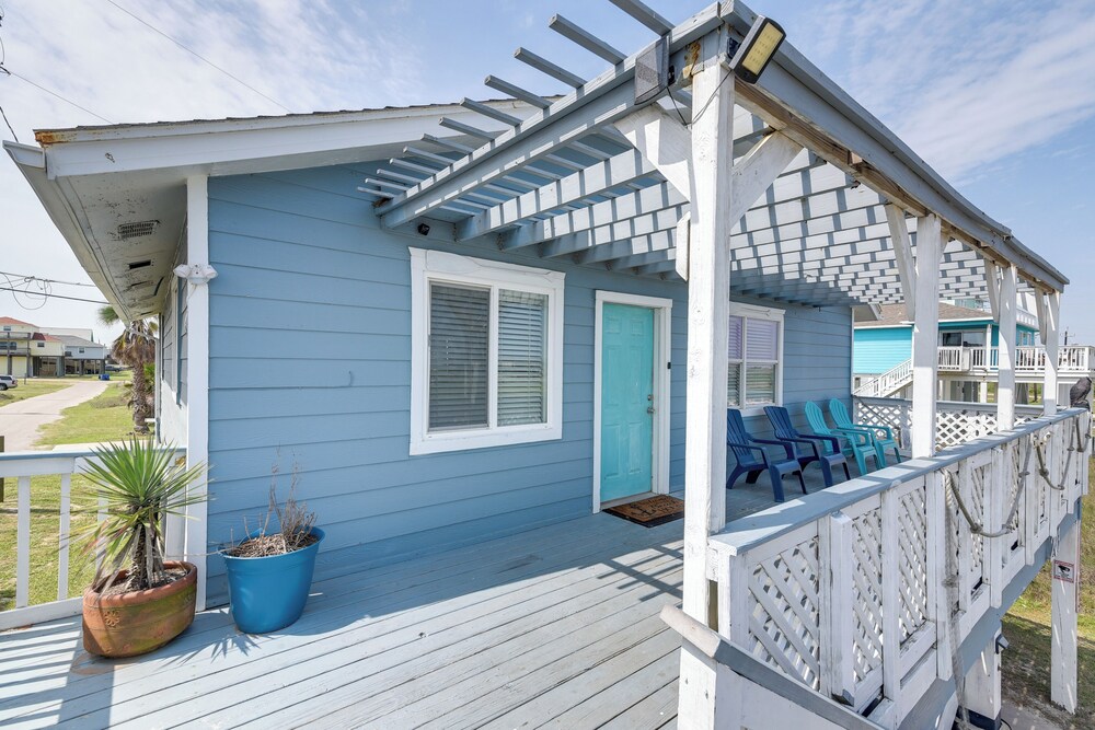 Walk To Gulf: Surfside Beach Home W/ Deck - Surfside Beach, TX
