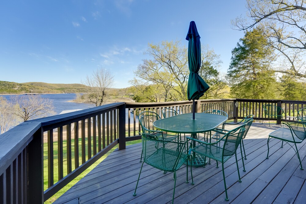 Relaxing Lakeview Retreat In Reeds Spring W/ Deck - Table Rock Lake