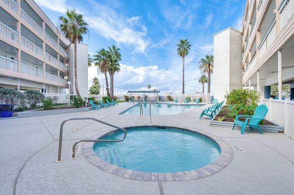 Waterfront Corpus Christi Escape W/ Pool Access! - North Beach, TX