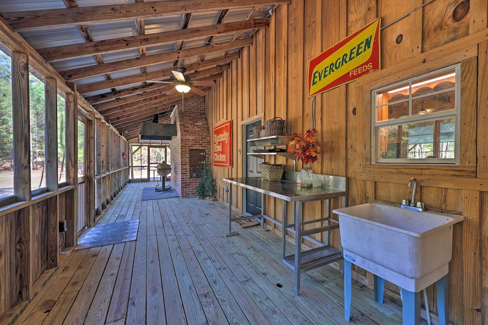 Waterfront Deck: Home On Ouachita River! - Arkadelphia, AR