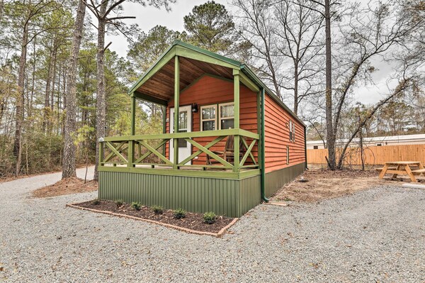 Charming New Bern Log Cabin - Pets Welcome! - New Bern, NC