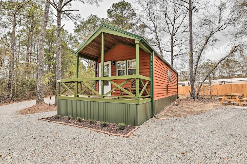 Charming New Bern Log Cabin - Pets Welcome! - New Bern, NC