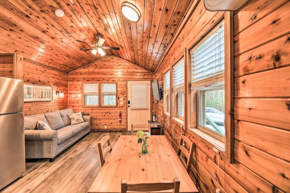 Charming New Bern Log Cabin - Pets Welcome! - New Bern, NC