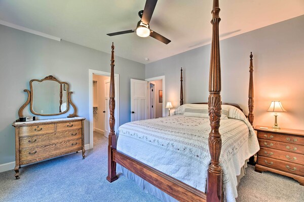 Charming Lake Erie Getaway: Walk To Beach! - North East, PA