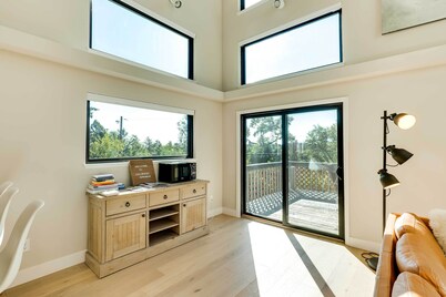 Colorado Retreat ~ 3 Mi to Cheyenne Mountain Zoo!