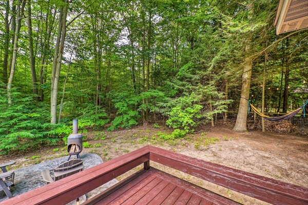 Cozy Whitehall Hideaway W/ Hot Tub + Chiminea! - Duck Lake State Park, Whitehall