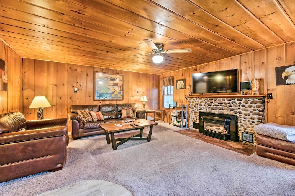 East Tawas Cabin W/ Deck, Backyard & Fire Pit! - Tawas City, MI