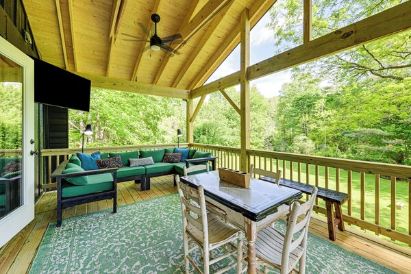Creekside Cabin: Tubing, Trails & Highlands Charm! - Highlands, NC
