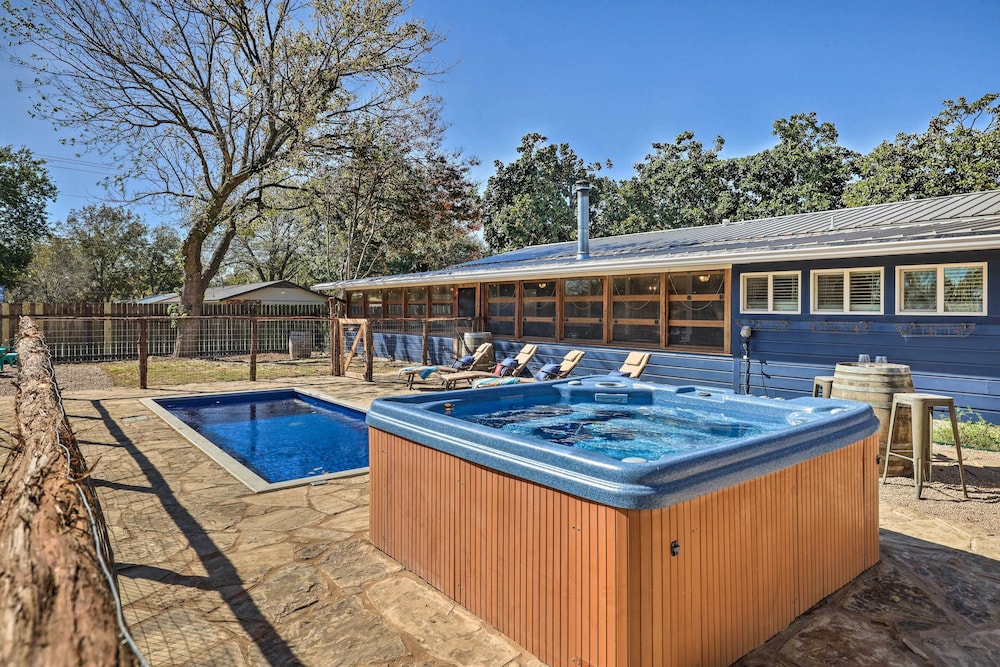 Howdy Haus: Pool + Hot Tub + Outdoor Space - Fredericksburg, TX