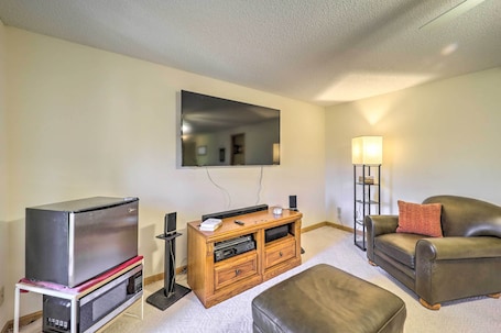 Casa (4 Bedrooms) | Interior. Mtn-view Cabin w/ Deck, 2 Mi to Beech Mtn Slopes!