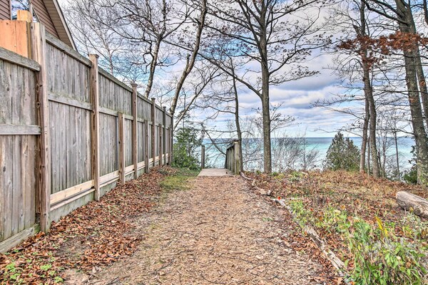 Lake Michigan Gem < Half-mi To Private Beach! - Pentwater, MI